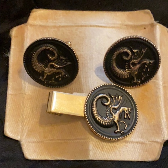 Accessories | Vintage Game Of Thrones Round Gold Tone Black Dragon ...